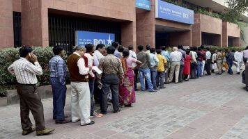 Infographic: Long bank queues mean losing precious money too, not just time
