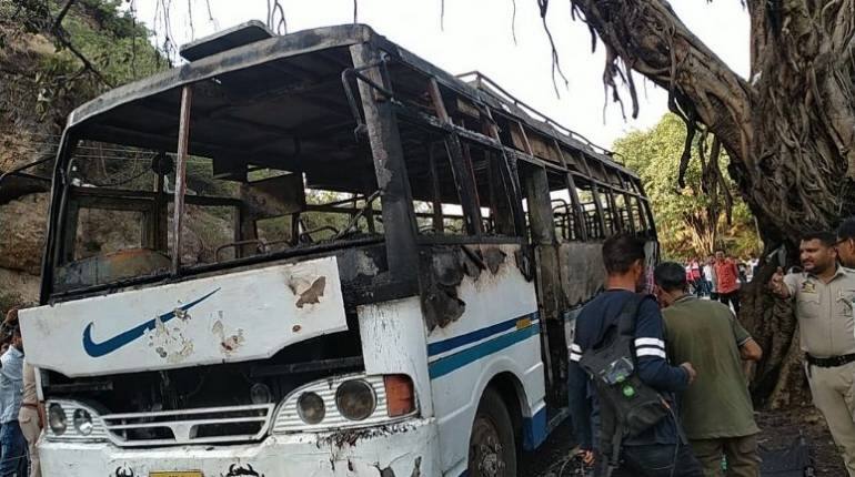 Jammu Bus Fire: कटरा जा रही बस में अचानक लगी आग, हादसे में चार की मौत ...