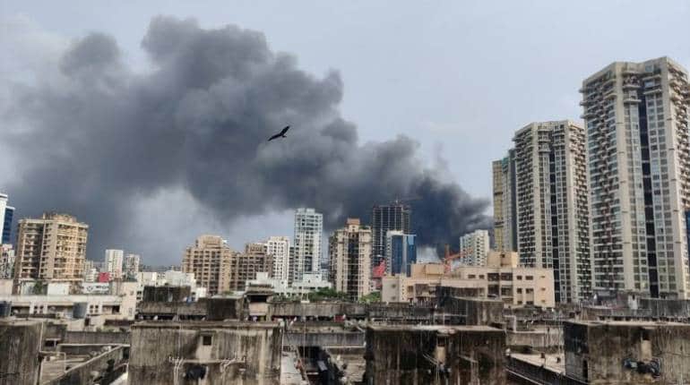 Mumbai Fire: मुंबई के अंधेरी में फिल्म के सेट पर लगी भीषण आग, काबू पाने ...