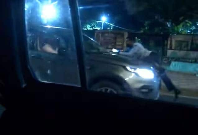 Road Rage Video: दिल्ली में शख्स को कार के बोनट पर 3 किमी तक घसीटा गया, बिहार के सांसद की थी ...