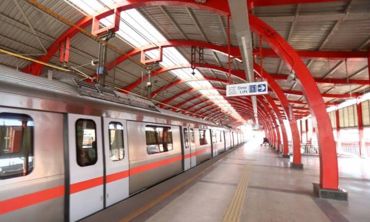 DMRC service delayed: दिल्ली मेट्रो की रेड लाइन पर रिठाला से पीतमपुरा ...