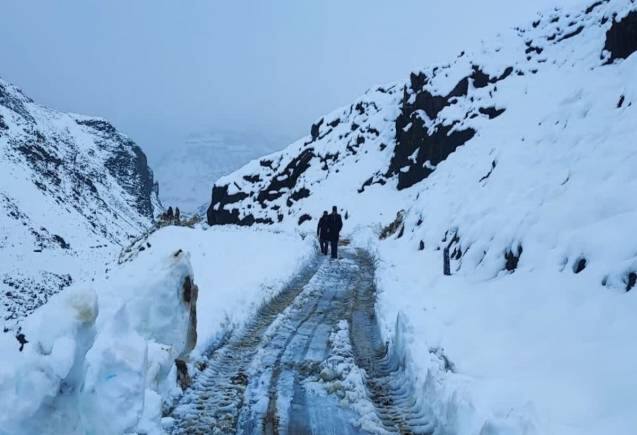 Chandratal Rescue Operation: हिमाचल प्रदेश के चंद्रताल में फंसे 290 ...