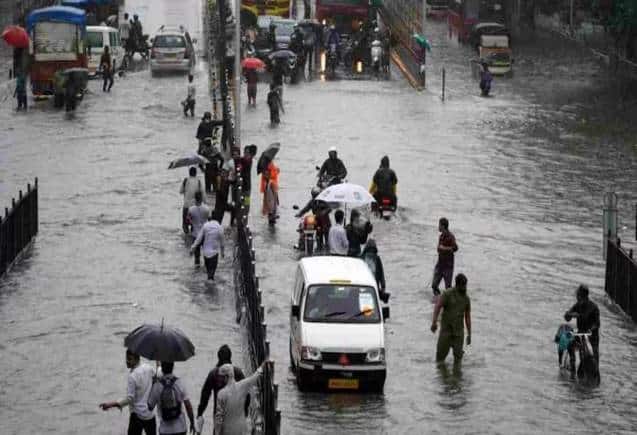 Mumbai gets 100 mm rainfall in 24 hours; शहर और उपनगरों में तेज हवाओं ...
