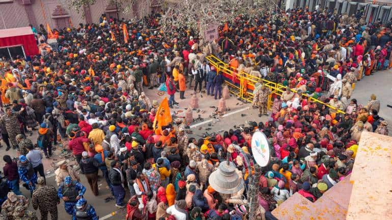 Ram Mandir 3 बजे से ही गेट पर जमा हो गई भक्तों की भीड़ राम मंदिर के