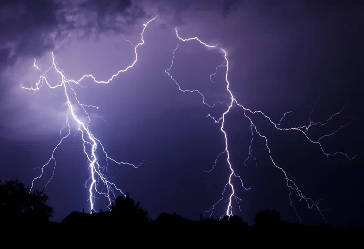 Lightning Strikes: यूपी में आसमान से गिरी आफत, आकाशीय बिजली गिरने से एक ...