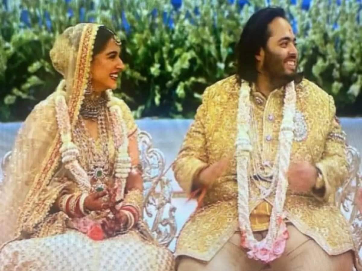 Anant-Radhika Wedding: एक दूसरे के हुए अनंत अंबानी और राधिका मर्चेंट ...
