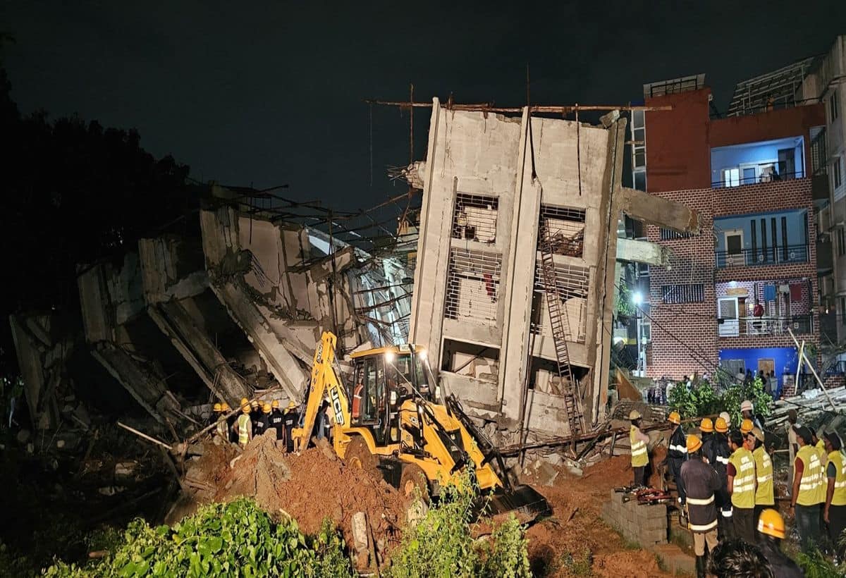 Bengaluru Building Collapsed: बेंगलुरु में ताश के पत्तों की तरह ढह गई ...