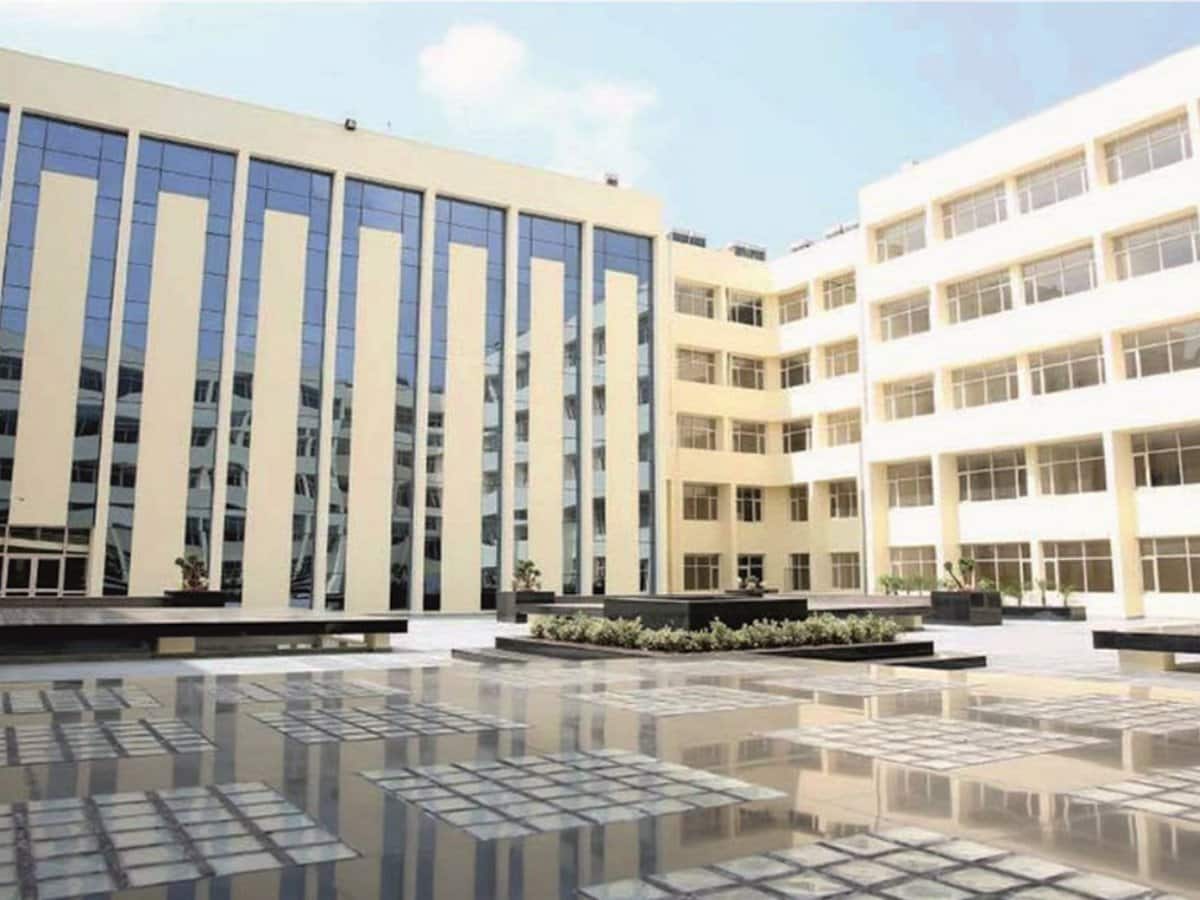 Deepak Builders & Engineers India IPO पहले दिन अब तक 4.12 गुना ...