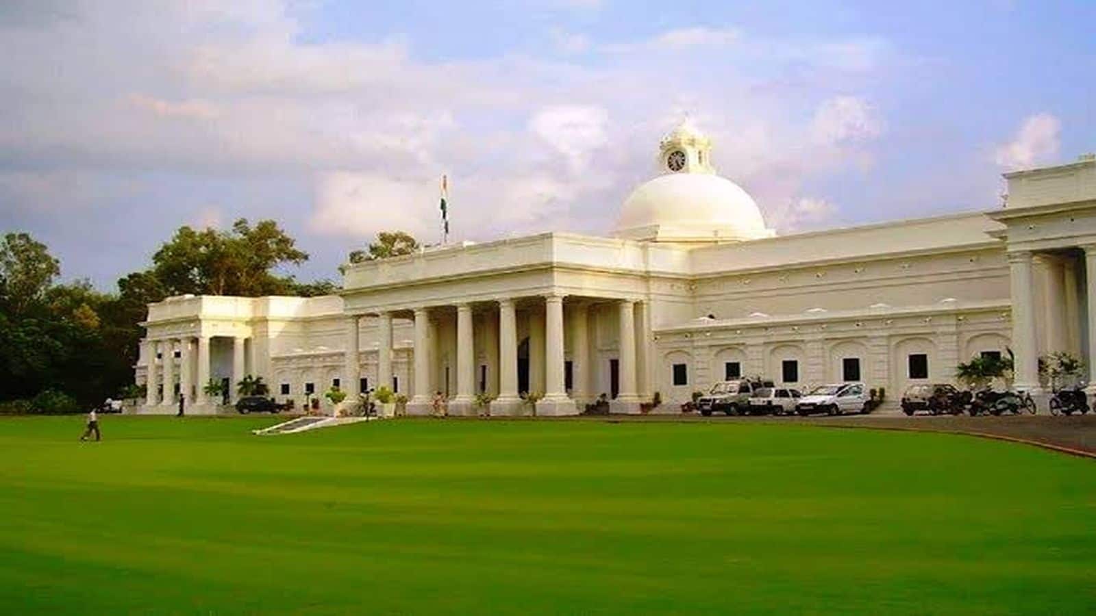 IIT-Roorkee: छात्र पर हमले के मामले में आईआईटी रुड़की ने 5 को निकाला! 2 ...