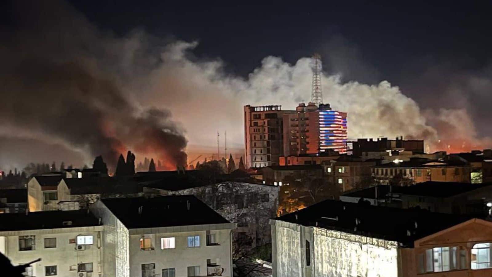 Iran Protest: ईरान में बिगड़े हालात, भीड़ ने सरकारी TV चैनल को लगाई आग ...