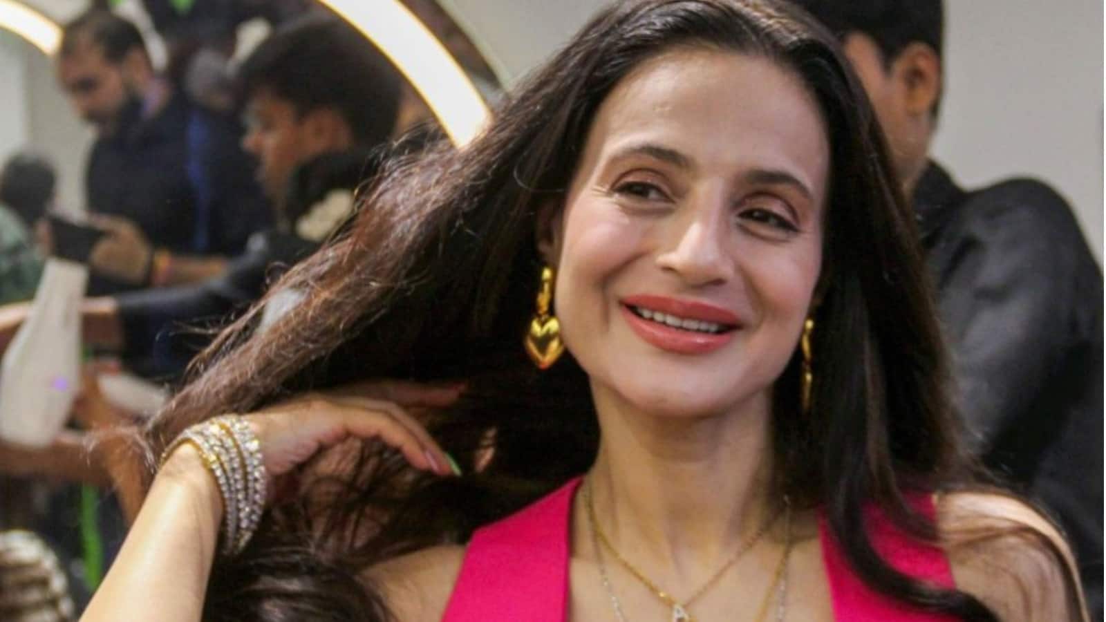 Ameesha Patel: अमीषा पटेल ने यंग एक्ट्रेस के पीआर गेम पर कसा तंज, बोलीं ...