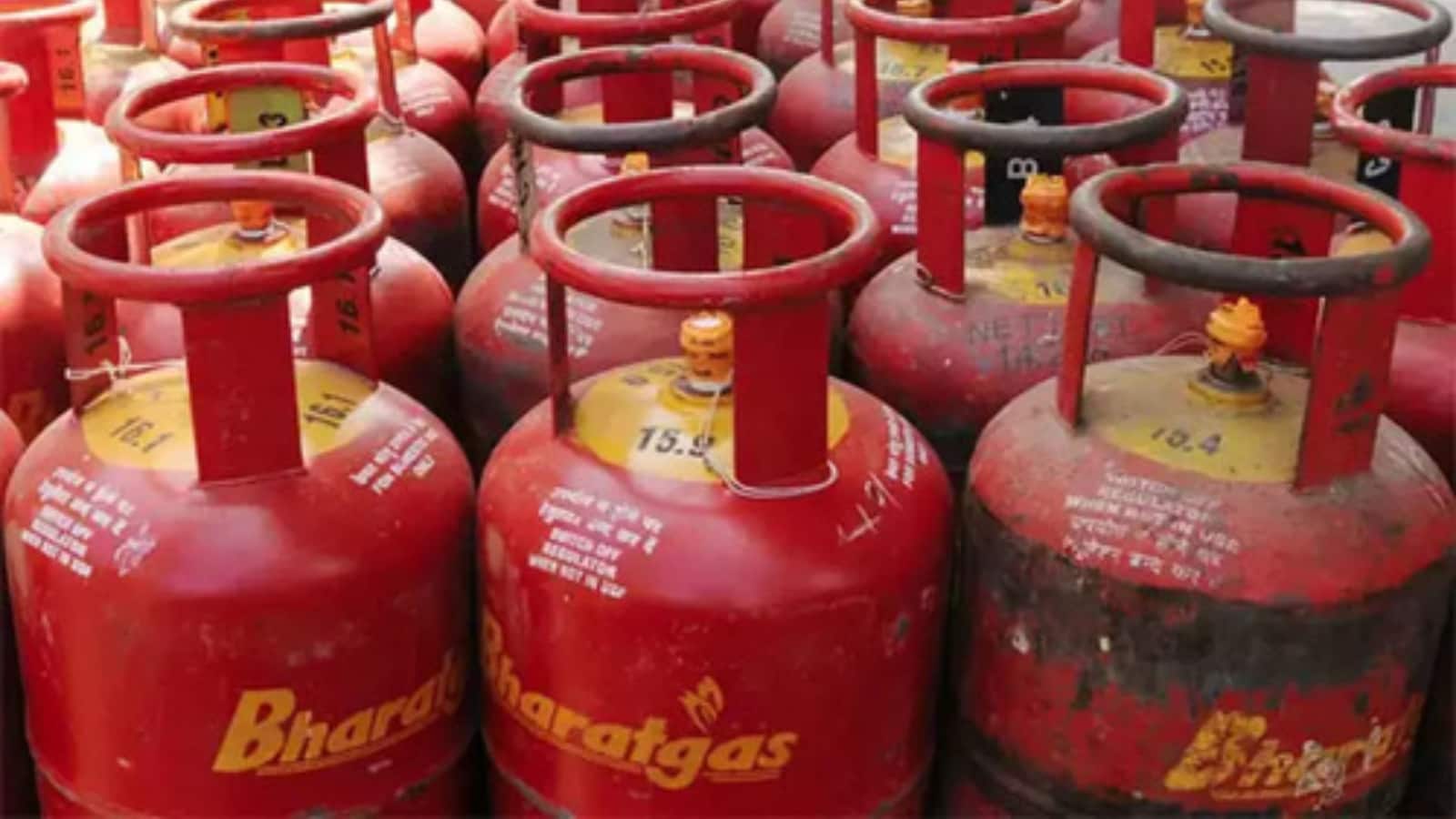 LPG Price Today: आपके शहर में कितना महंगा हुआ गैस सिलेंडर? देखें नई रेट ...