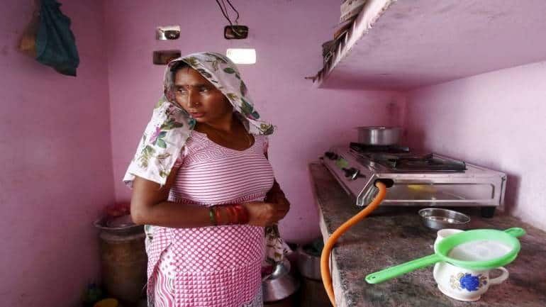 Only 6.1% Indian men participate in cooking, reveals Time Use Survey ...