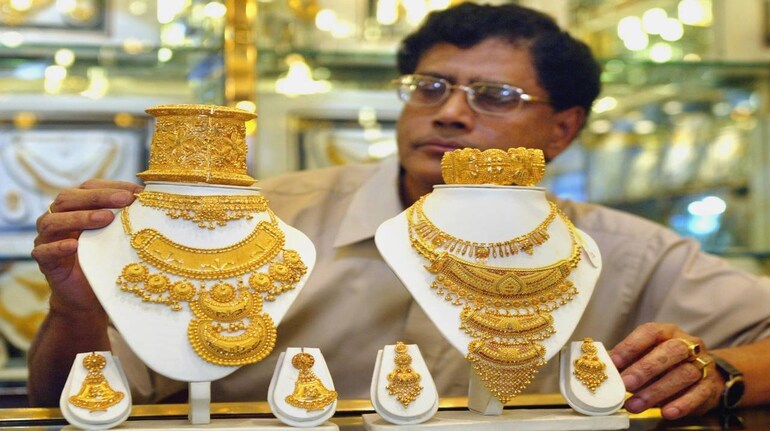 Gold sinks below Rs 28k-mark, silver gains