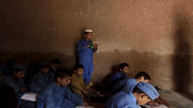India sends back 50 Pakistani students