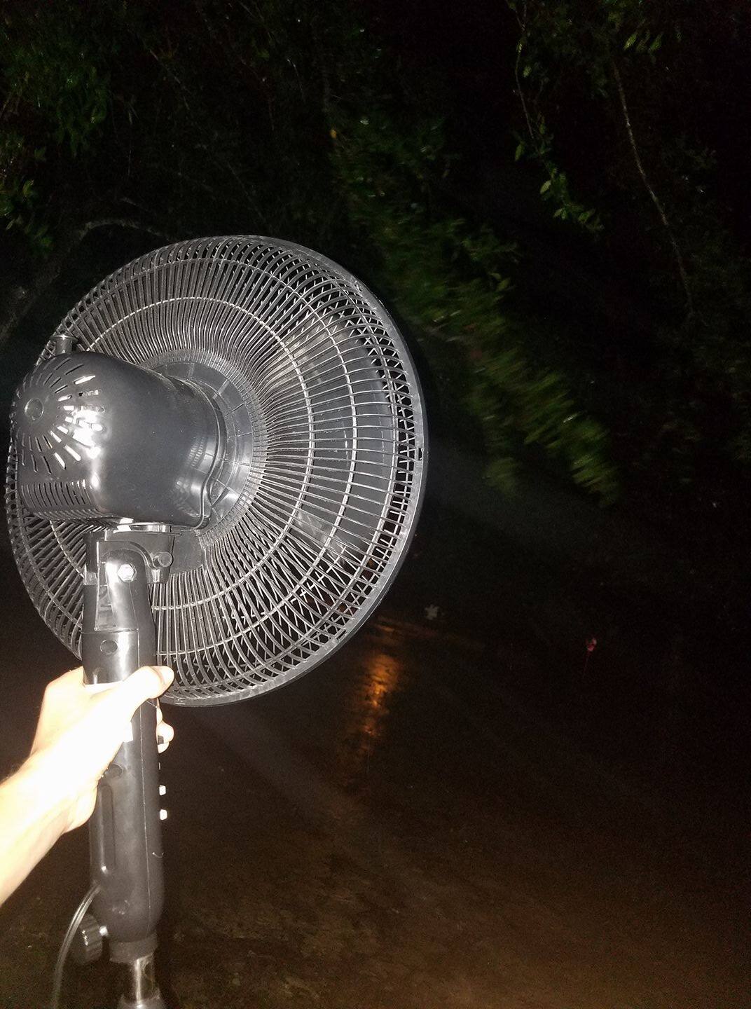 Hurricane Irma: People in US try to blow out the hurricane with fans