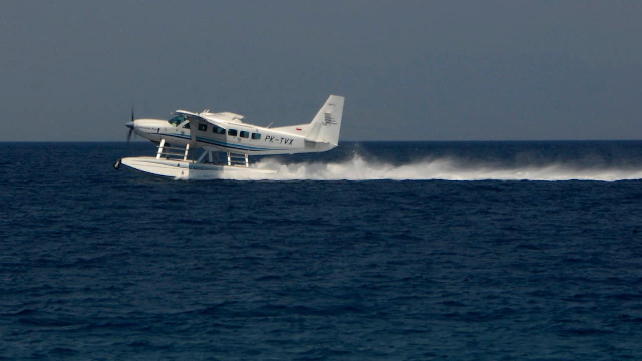 Seaplane crashes off Australian tourist island, killing 3 and injuring ...