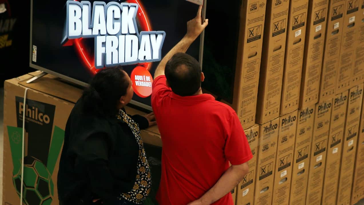 Black Friday shopping frenzy begins — here’s a glimpse
