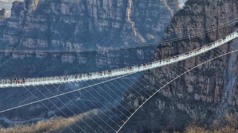 World's tallest and longest glass bridge opens in China - here are some ...
