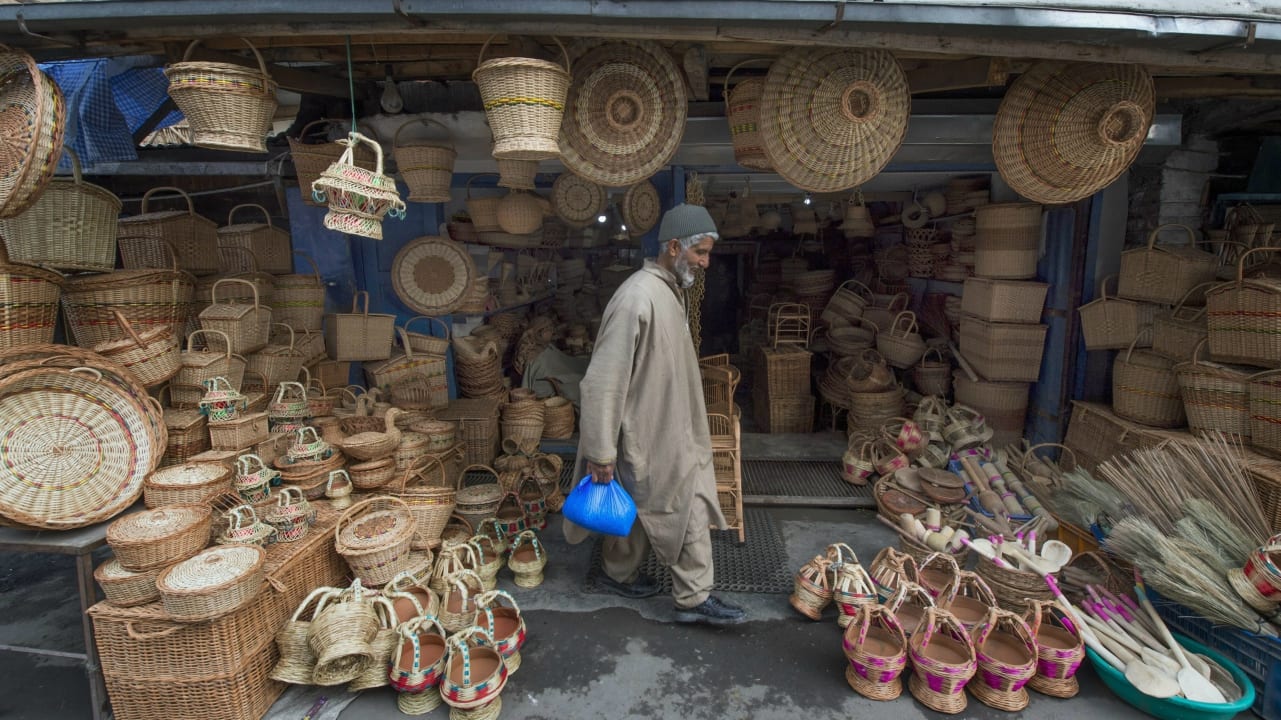 Old world charm, new day need: Kangri makes a comeback in Kashmir ...