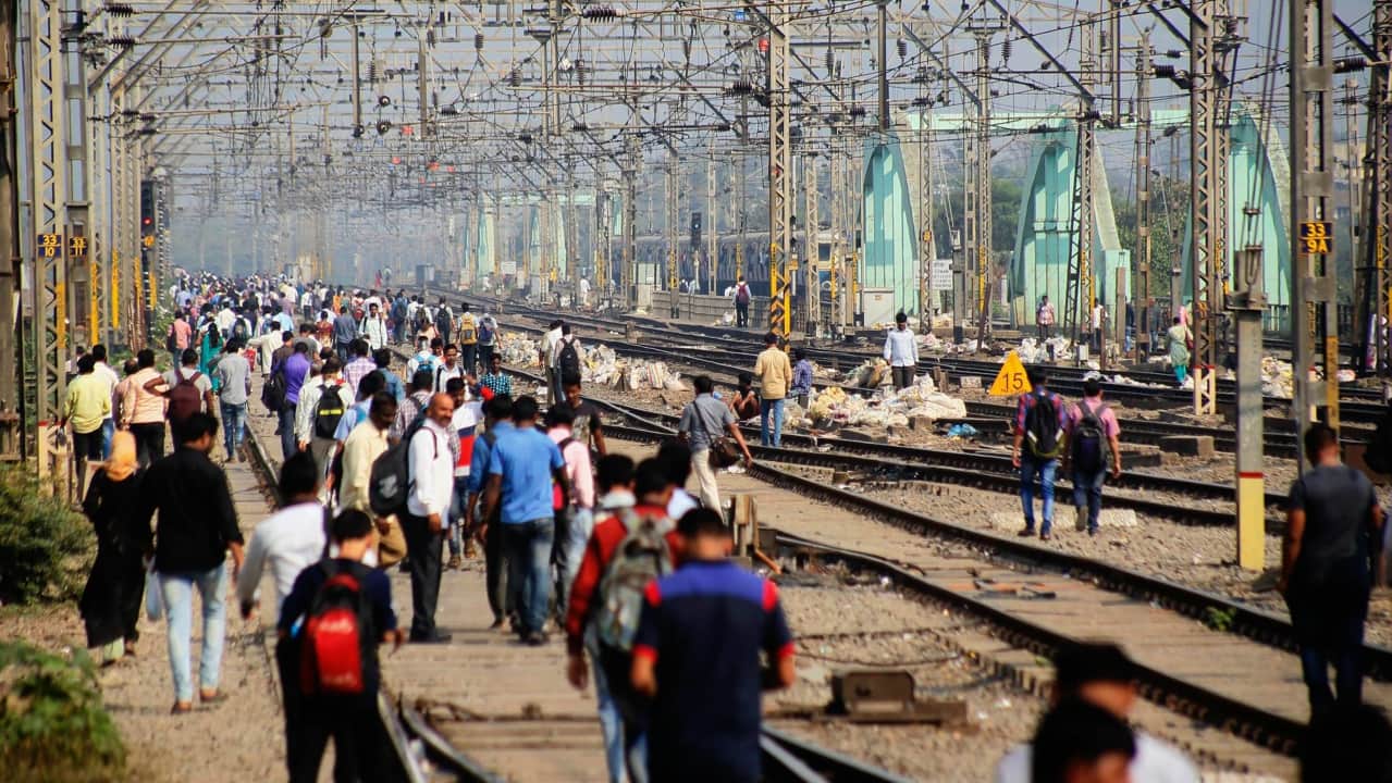 Maharashtra Bandh brings Mumbai to a halt: Here are the latest pictures
