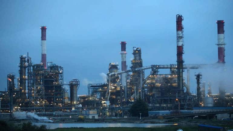 Abu Dhabi oil giant to pick up stake in Ratnagiri refinery project