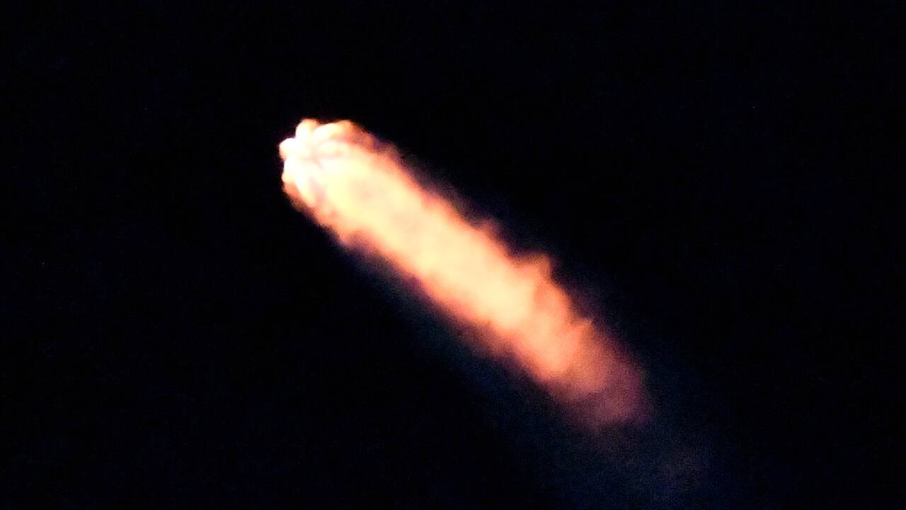 SpaceX's Falcon 9 - pictures of the rocket carrying broadband test ...