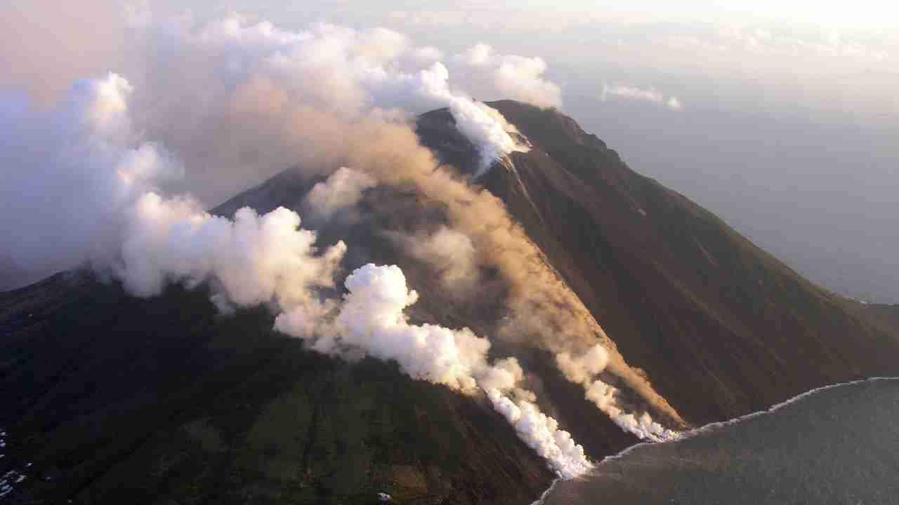 Most violent volcanoes in the world: Some spitting fire since 500,000 ...