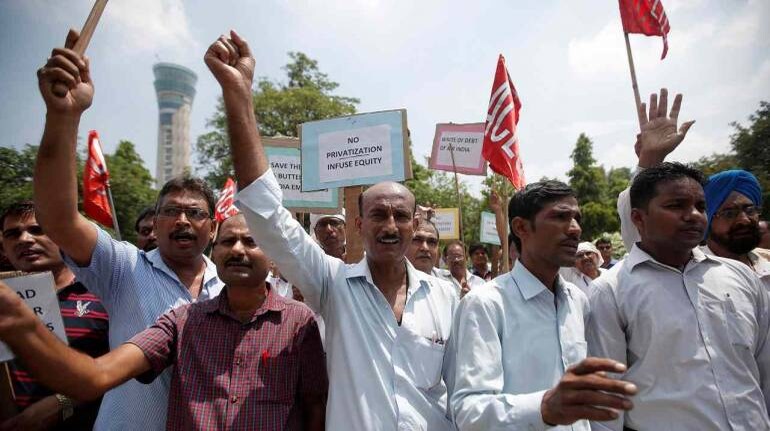 Government warns employees of consequences if they go on strike on March 13