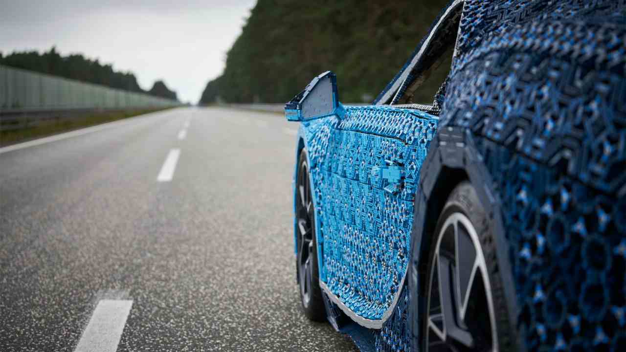 In pictures: A driveable Buggati Chiron entirely built of Lego blocks ...