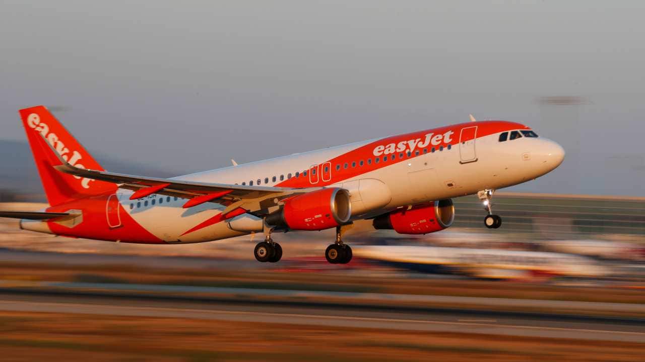 Red alert issued after co-pilot faints mid-air on London-Lisbon flight ...