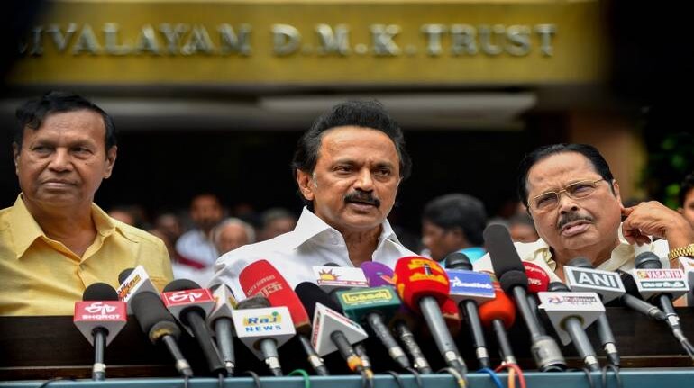 Senior DMK party man sets himself on fire protesting against 'Hindi ...