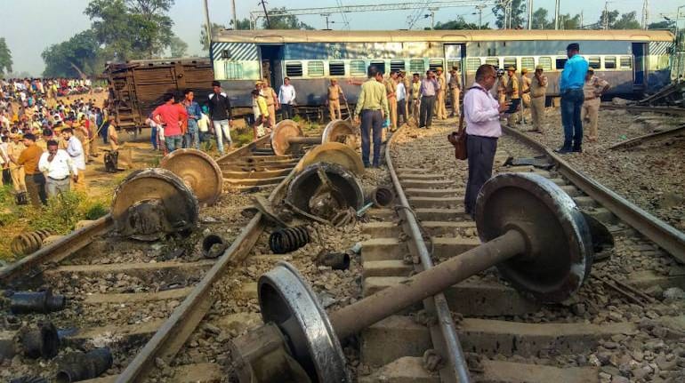 Rae Bareli train accident: 7 killed as New Farakka Express derails ...