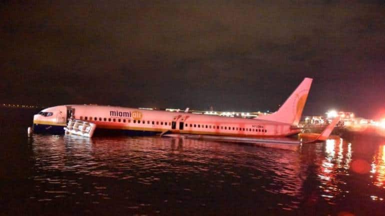 Probe begins after Boeing 737 slides off runway into Florida river