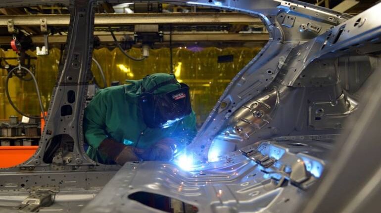 US manufacturing activity grows at slowest in 2-1/2 years: ISM