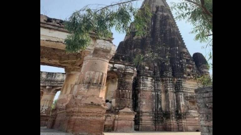 Pakistan opens 1000-yr old Hindu temple in Sailkot for worship after 72 ...