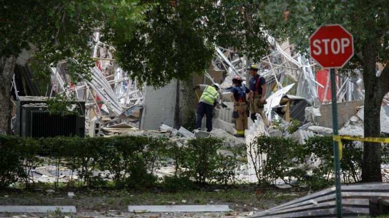 Gas explosion at US mall injures 21