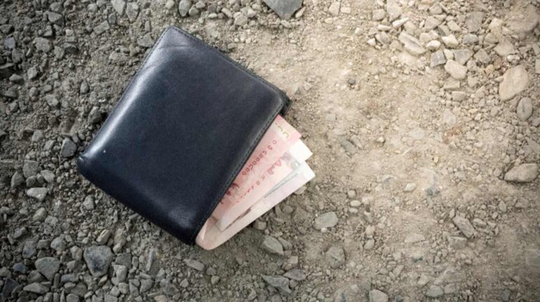 London man loses wallet, finds money credited to his bank account