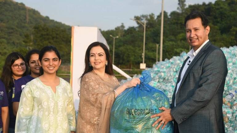 Over 3 lakh Reliance employees collect 78 tonnes of waste plastic ...