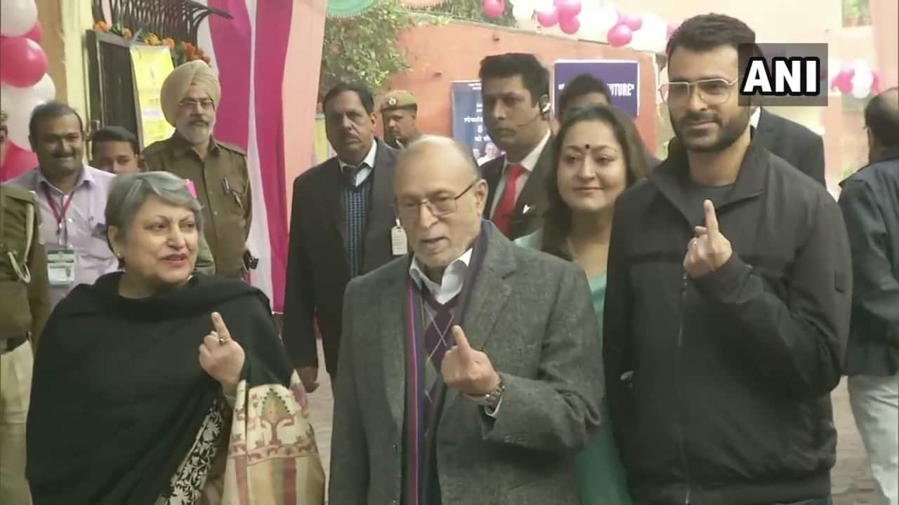 In Pics | Delhi Election: President, political leaders vote as Capital ...