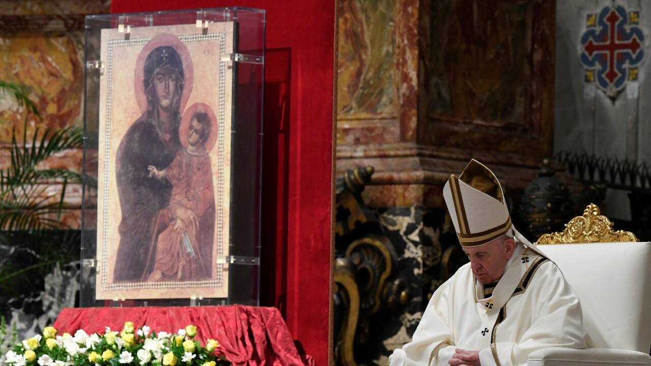 In Pics | World celebrates Easter under the shadow of coronavirus ...