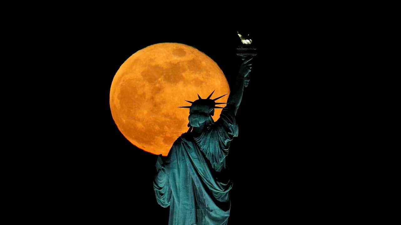 In pics | Last supermoon in 2020: Stunning views from around the world ...