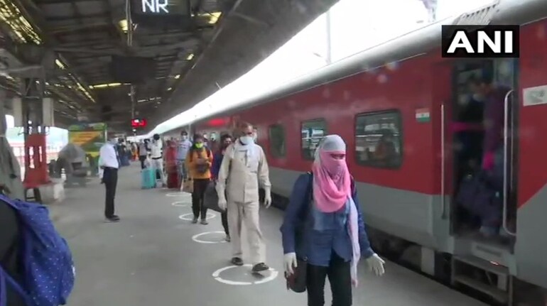 Coronavirus lockdown | Demand for Shramik trains slumps to 30 daily in ...