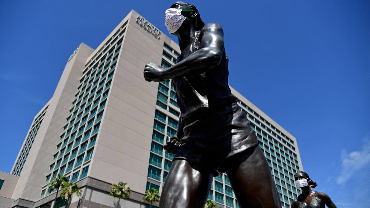 In pics | Masks on statues spread awareness in coronavirus outbreak ...