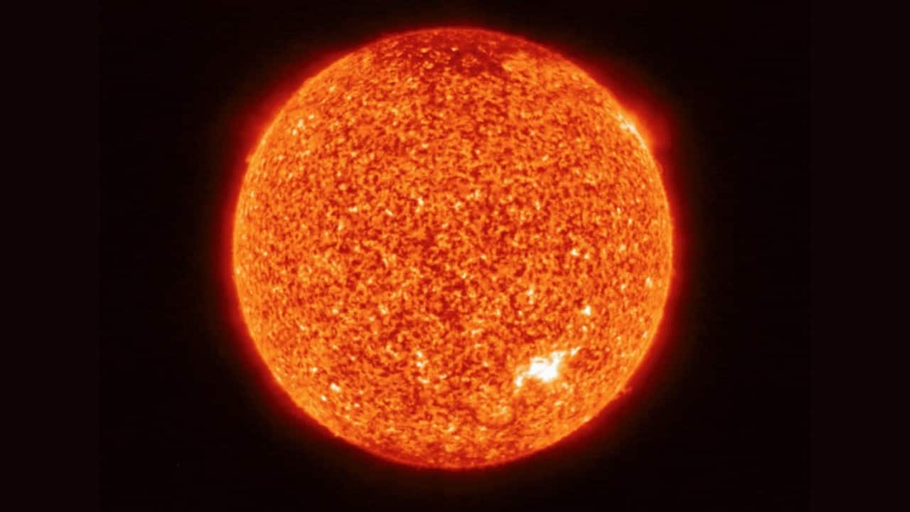 Solar Orbiter sends back closest photos of Sun ever taken – reveals ...