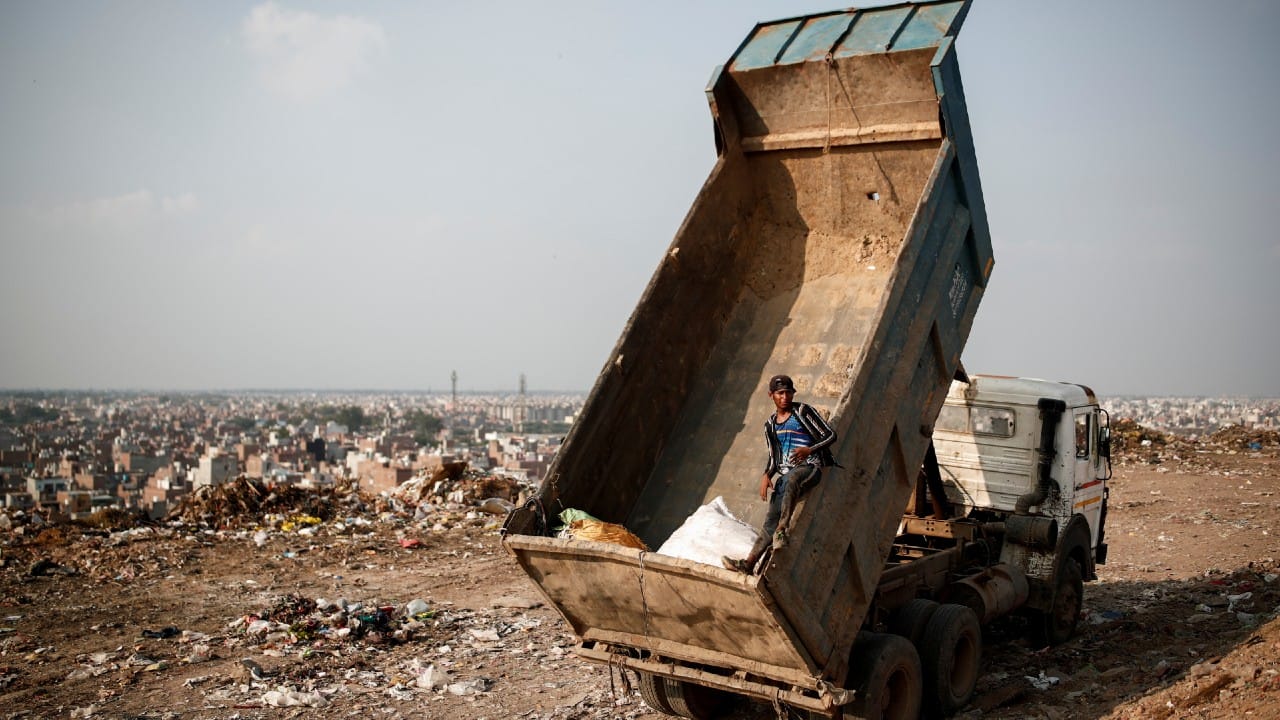 In pics | Scavengers in India risk exposure to deadly coronavirus daily ...