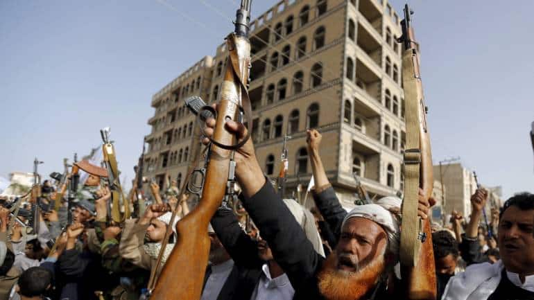 Saudi coalition bombs Sanaa in tit-for-tat violence with Houthis