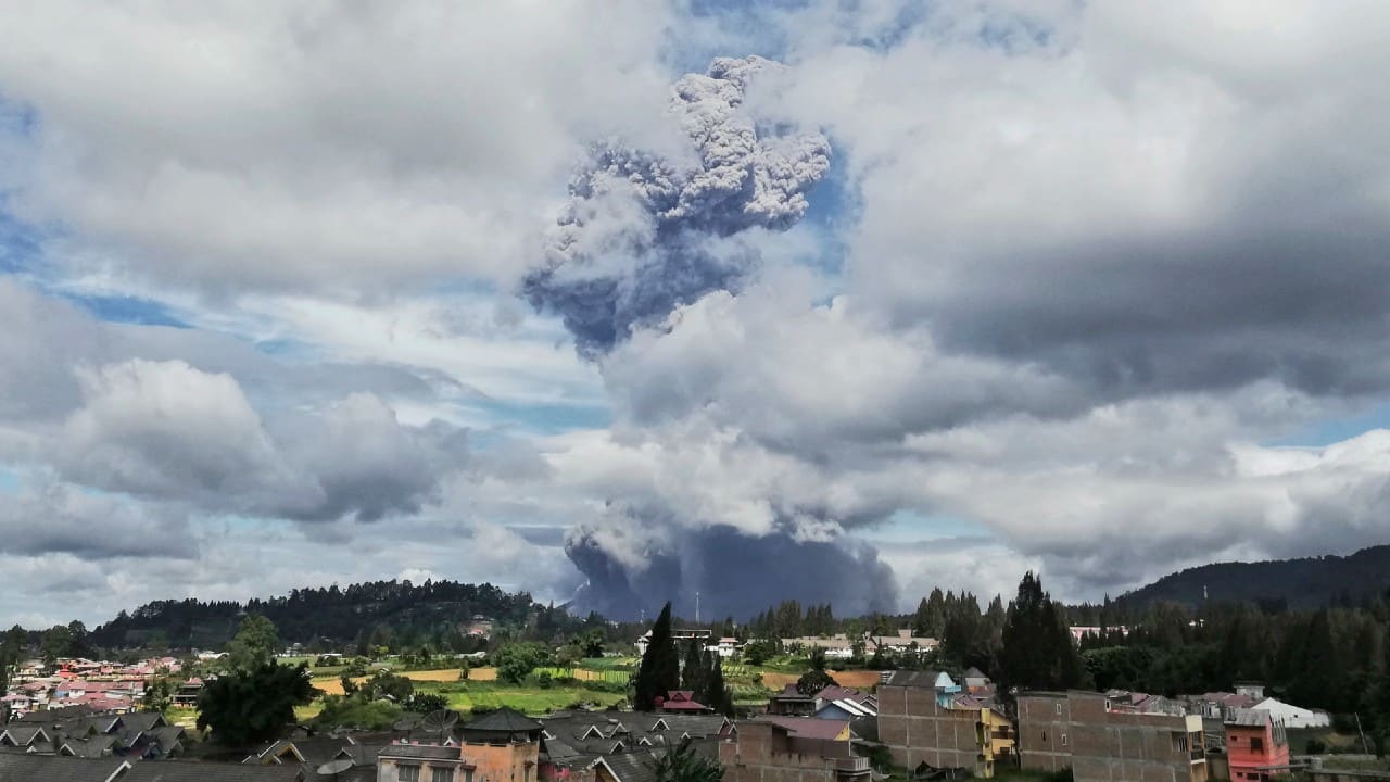 Mount Sinabung volcano in Indonesia erupts, spews volcanic ash into sky ...