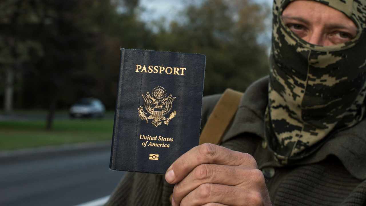 Why thousands of Americans are giving up their citizenship ...