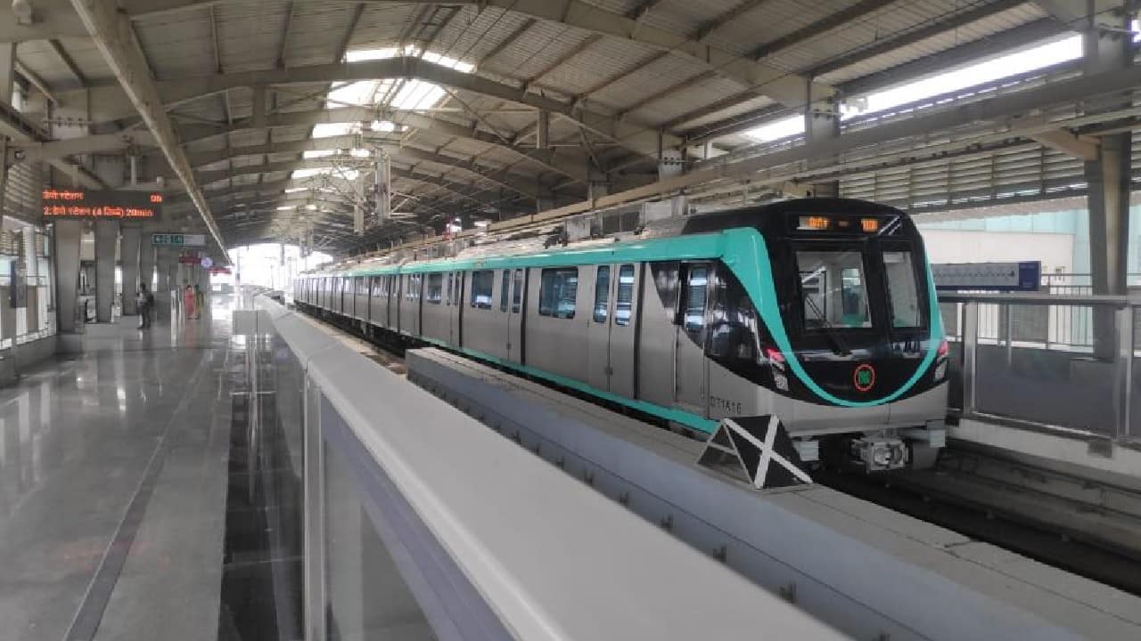 In pics | Commuters heave sigh of relief as Metro trains back on track ...